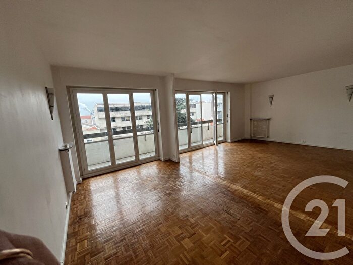 Appartement à louer - Ivry-sur-Seine, Petit Ivry - 4 pièces - 2 chambres