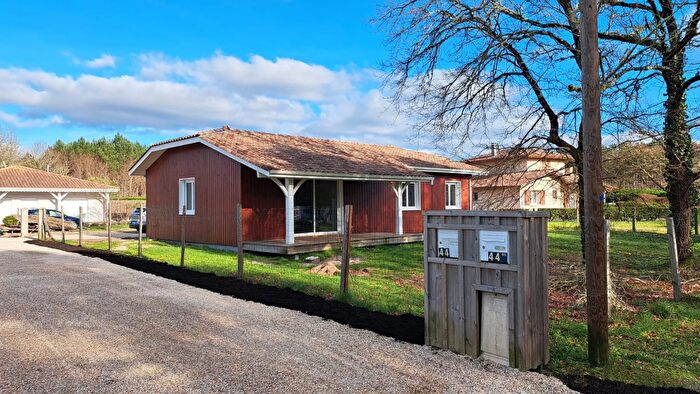 Maison à louer - Salles - 4 pièces - 2 chambres