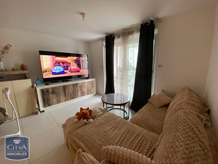 Appartement 3 pièces à Sainte-Suzanne, à vendre