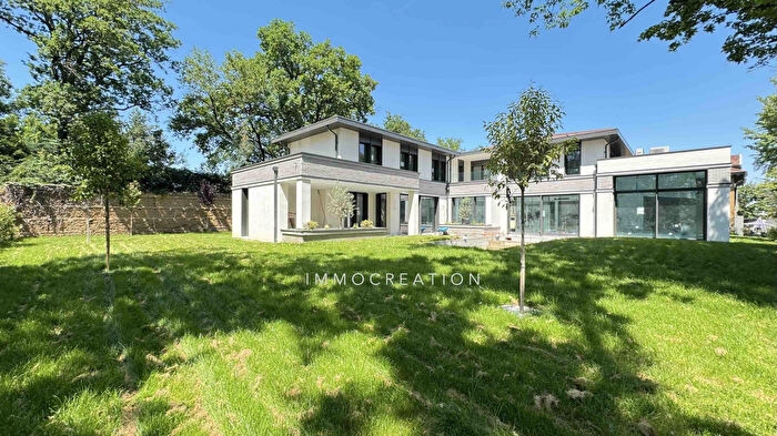 Maison 9 pièces à Écully, Les Serres, Vivier, à vendre