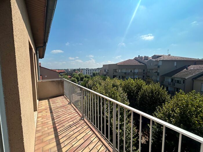 Appartement 1 pièce à Montbrison, Centre-ville, à louer