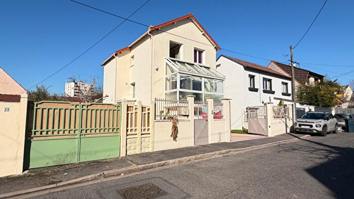 Maison à vendre - Neuilly-Plaisance, Rennouillères - 6 pièces - 4 chambres