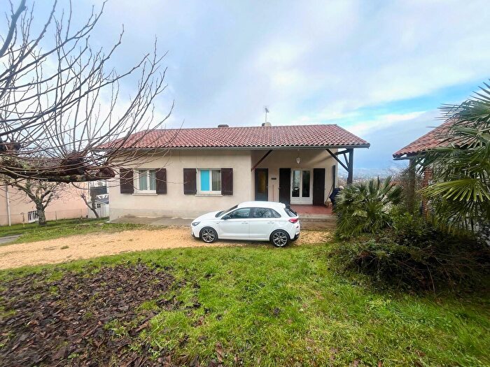 Maison à louer - Pujols - 4 pièces - 3 chambres