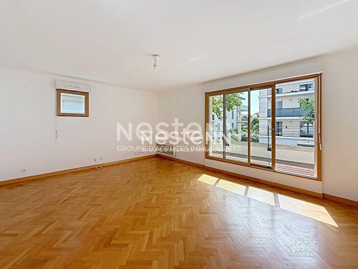 Centre Ville, Saint-Cyr-lécole : Appartement 3 pièces à louer