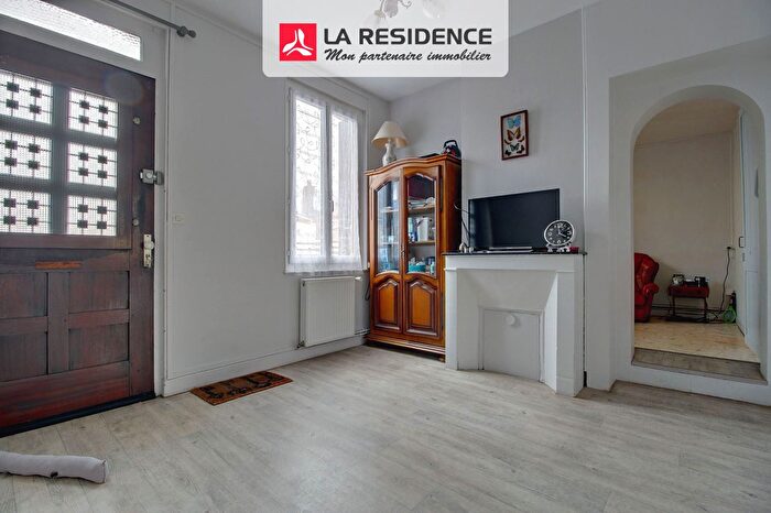 Maison à vendre - Saint-Étienne-du-Rouvray - 10 pièces - 7 chambres