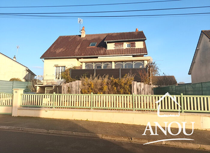 Maison à vendre - Saint-Denis-les-Ponts - 5 pièces - 3 chambres