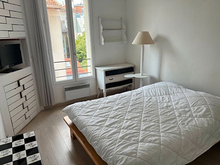 Appartement à louer - Carnot Gambetta, Suresnes - 2 pièces - 1 chambre
