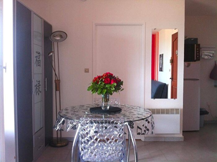 Appartement à louer - La Maure-Super Cannes, Vallauris - 2 pièces - 1 chambre