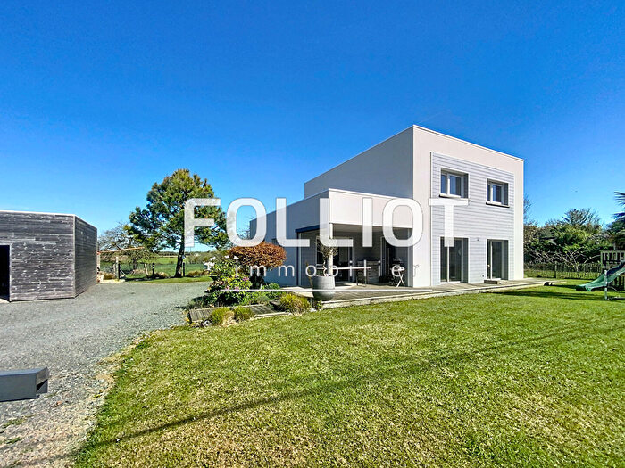 Tourville-sur-Sienne : Maison 7 pièces à vendre