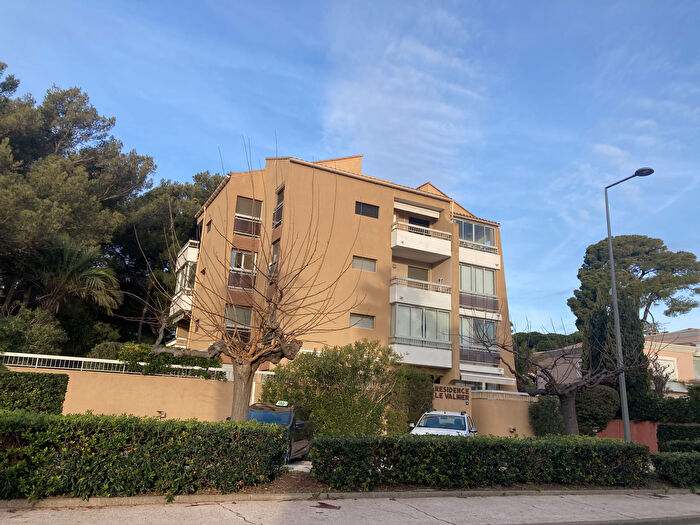 Appartement à vendre - Hyères, Port - 2 pièces - 1 chambre