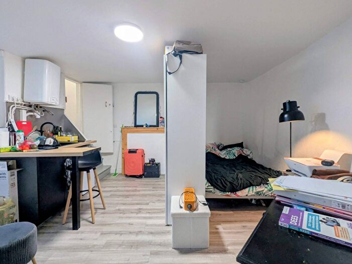 Centre Ville, Saint-Brieuc : Appartement 1 pièce à louer