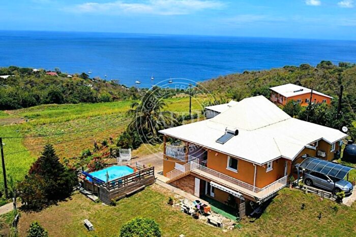 Maison à vendre - Le Carbet - 9 pièces - 8 chambres