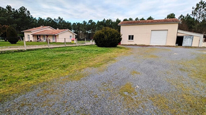 Maison à vendre - Reignac - 6 pièces - 5 chambres