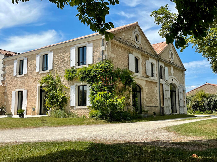 Maison 7 pièces à Gond-Pontouvre, à vendre