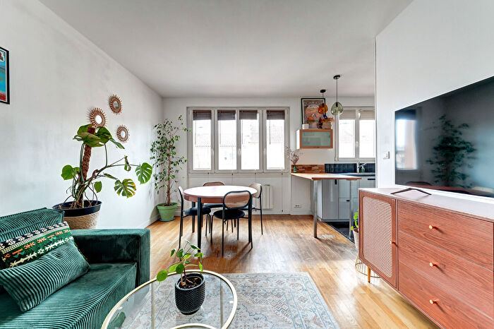 Appartement à louer - Villeurbanne, République, Tolstoi - 4 pièces - 2 chambres