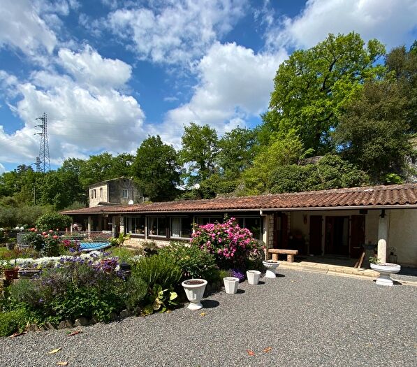 Maison à vendre - Puymoyen - 7 pièces - 3 chambres