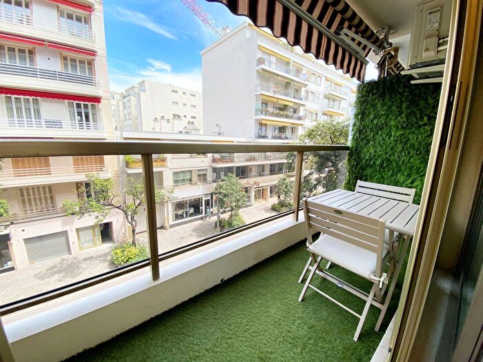 Appartement 1 pièce à louer - Carré d'Or, Nice