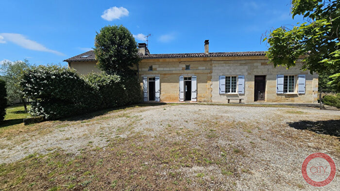 Puynormand : Maison 10 pièces à vendre