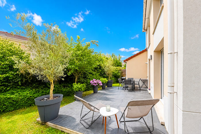 Bruyères-sur-Oise : Maison 5 pièces à vendre
