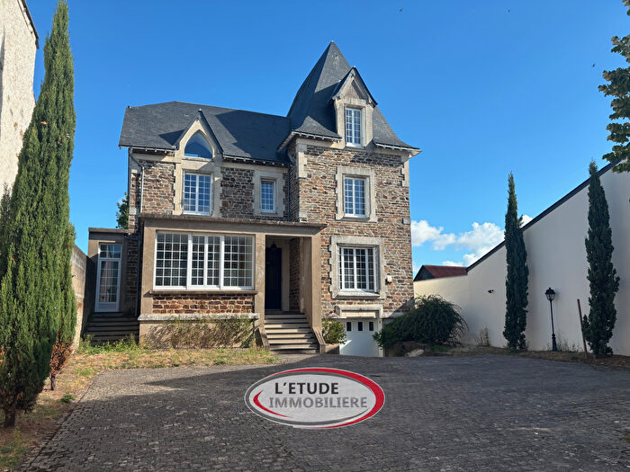 Maison 10 pièces à Carquefou, à louer