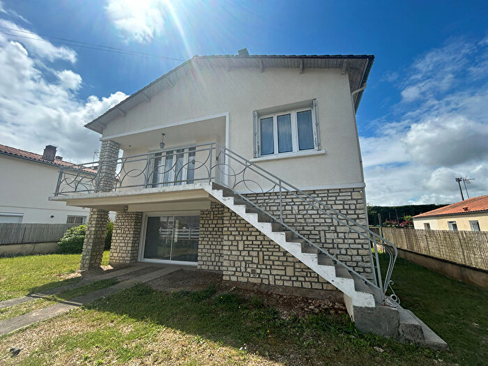 Ruffec : Maison 6 pièces à louer
