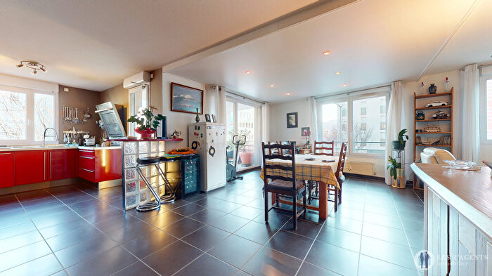 Appartement à vendre - Échirolles, Centre-ville - 4 pièces - 3 chambres