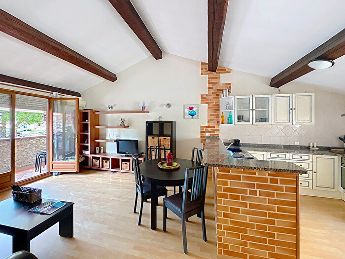 Maison à vendre - Saint-Cyprien, Village, Zone dActivité - 3 pièces - 2 chambres