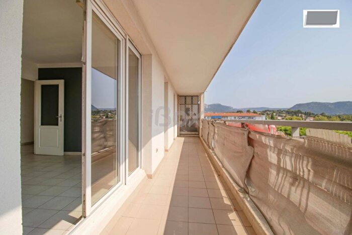 Appartement à louer - La Seyne-sur-Mer, Nord - 3 pièces - 2 chambres