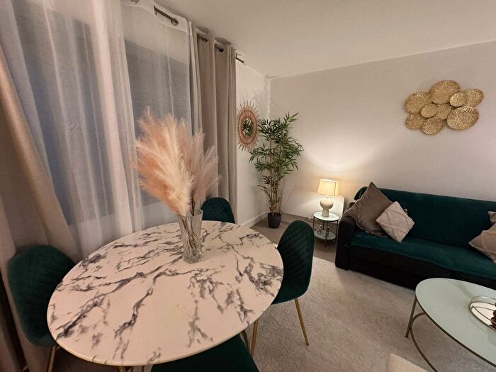 Appartement à louer - Saint Philippe du Roule, Paris ème arrondissement - 2 pièces - 1 chambre