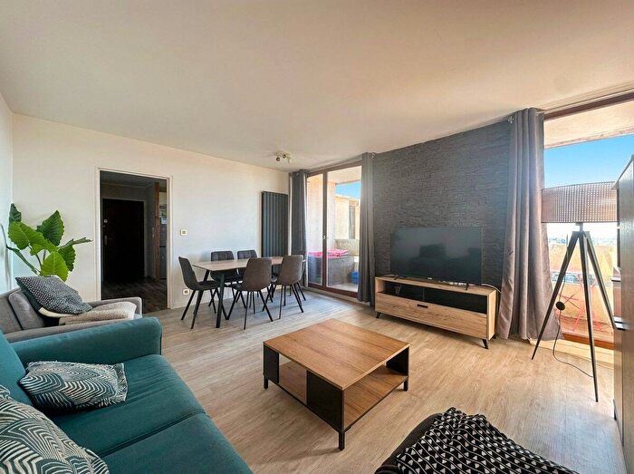 Appartement à louer - Nouveaux Horizons-Coudrays, Élancourt - 1 pièce - 4 chambres