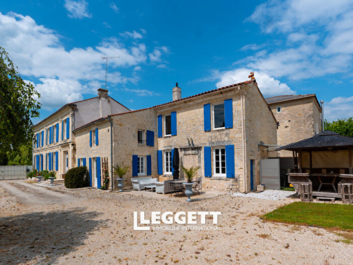 Vouhé - Maison 11 pièces à vendre
