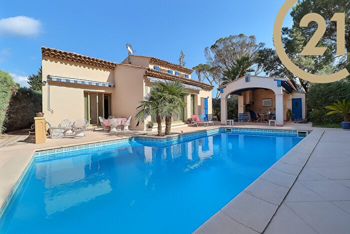 Maison à vendre - Saint-Raphaël - 6 pièces - 3 chambres