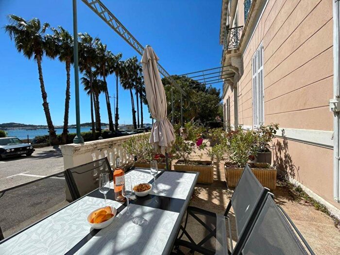 Appartement à louer - Coste Chaude-Mauveou, La Seyne-sur-Mer - 2 pièces - 1 chambre