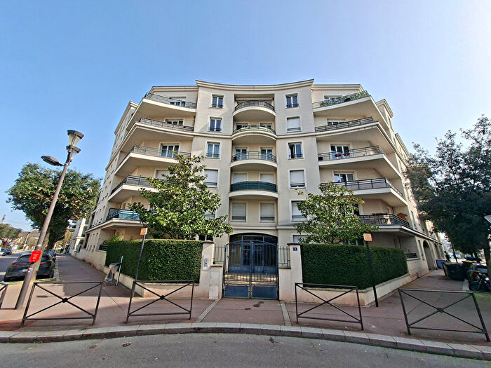 Appartement à vendre - Le Bourget, Gare, Zone dactivités du Commandant Rolland - 4 pièces - 3 chambres
