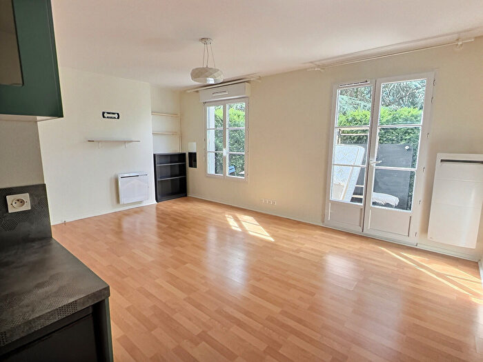 Appartement 1 pièce à vendre à Combs-la-Ville, République