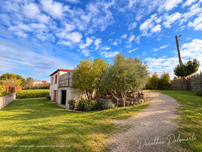 Maison 4 pièces à Saint-Jean-d'Angély, à vendre