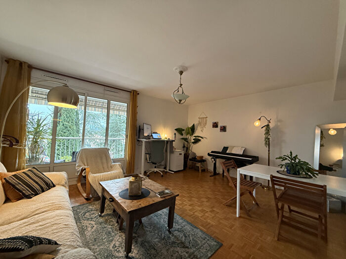 Appartement à louer - Aubenas, Les Oliviers, Combegayre, Glacière - 3 pièces - 2 chambres