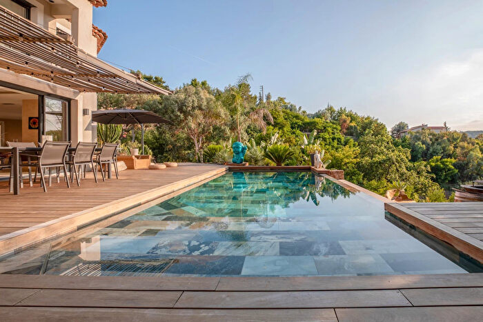 Maison à vendre - Vallauris, Le Val dOr, Fournas, Ferratone - 9 pièces - 5 chambres