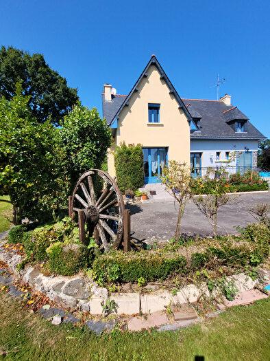Maison à vendre - Rostrenen - 11 pièces - 5 chambres