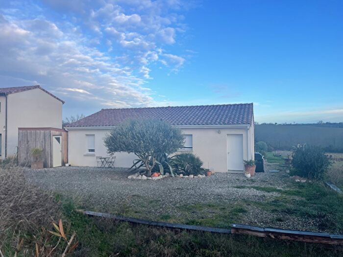 Maison à vendre - LIsle-Jourdain - 4 pièces - 3 chambres