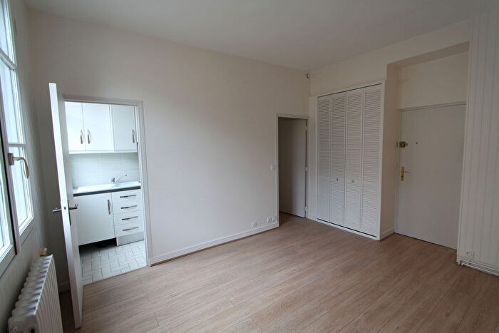 Appartement à louer - Versailles, Saint-Louis - 2 pièces - 1 chambre