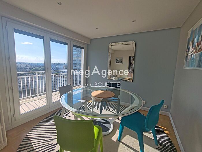 Appartement à vendre - Quartiers Centre, Colombier - 4 pièces - 3 chambres