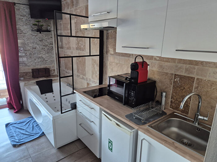 Appartement à louer - Solliès-Toucas - 1 pièce