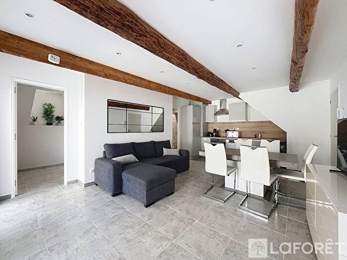 Centre Ville, Roquemaure : Appartement 2 pièces à louer