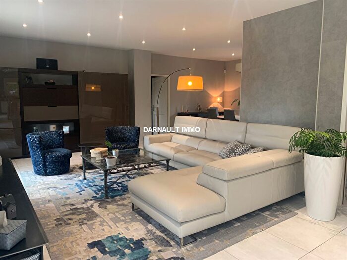 Maison à vendre - Voisins-le-Bretonneux - 8 pièces - 5 chambres