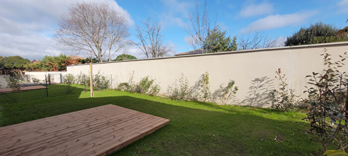 Maison à vendre - LIsle-Jourdain - 4 pièces - 3 chambres