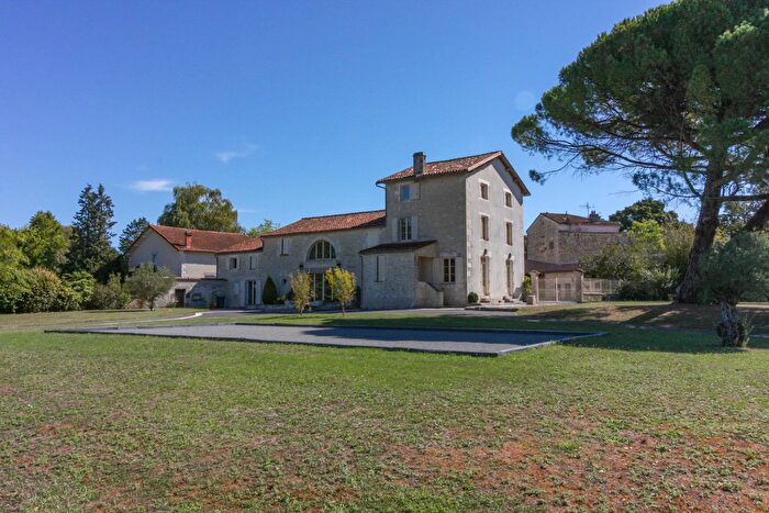 Maison à vendre - Mansle - 10 pièces - 5 chambres