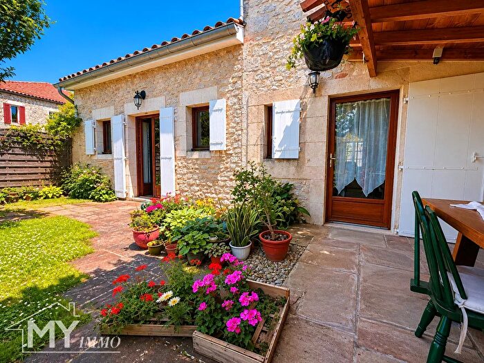 Saint-Méard-de-Gurçon : Maison 4 pièces à vendre