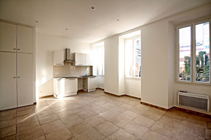 Marseille 4ème, Cinq Avenues : Appartement 3 pièces à louer