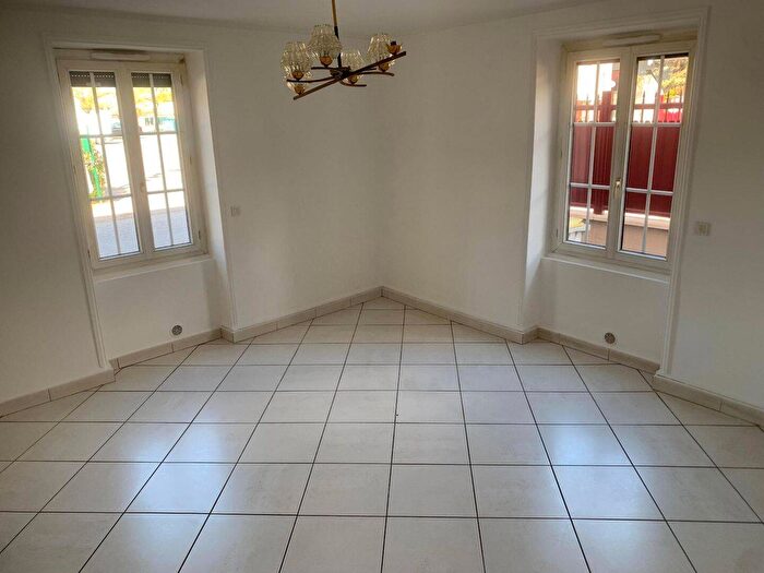 Pusignan - Appartement 5 pièces à louer